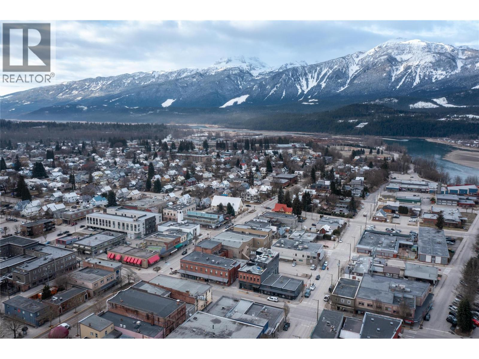 310 Mackenzie Avenue | Property Details | RE/MAX Revelstoke Realty